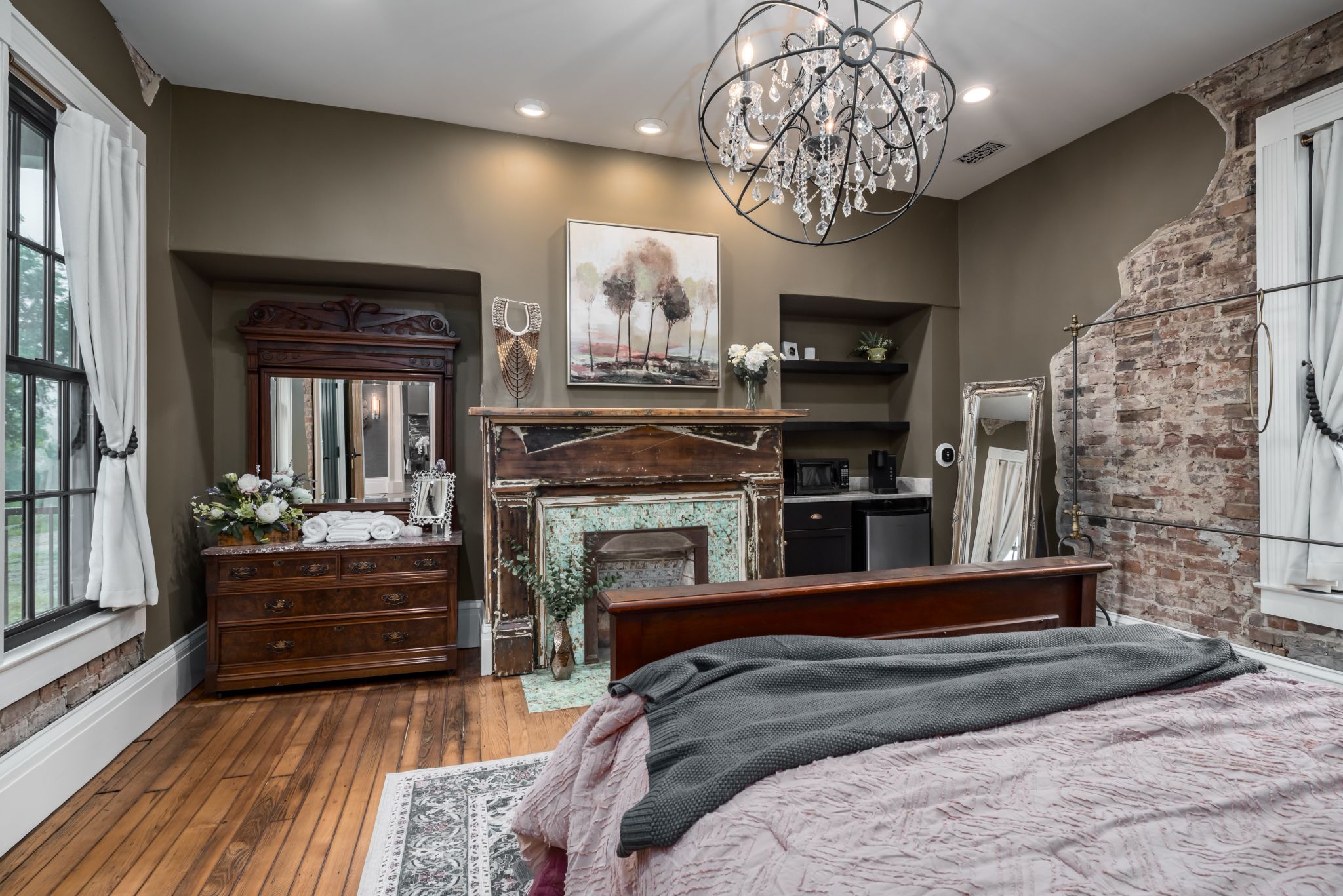 Log Still Mansion - Schaefer Construction